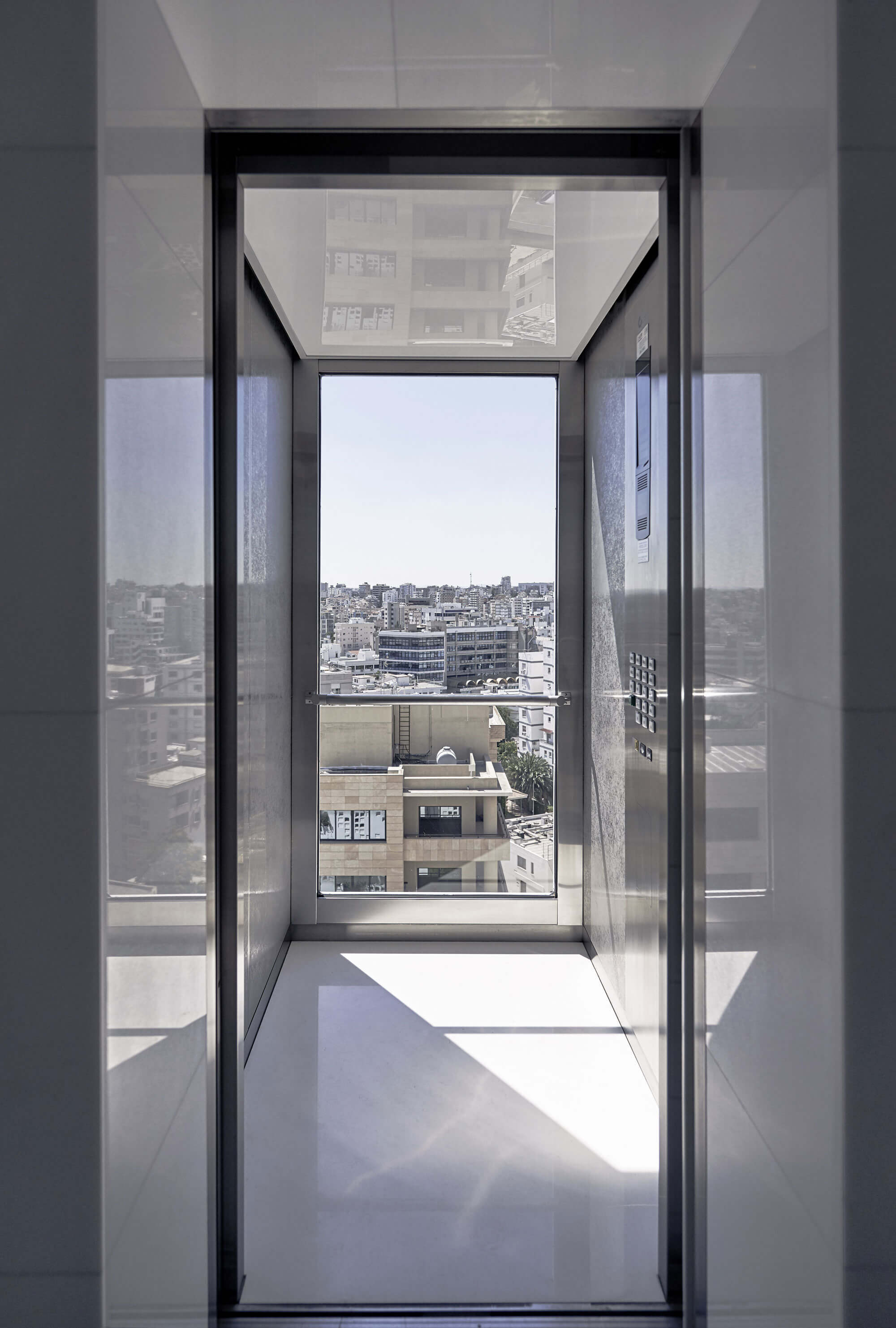 Tower 25 – White Walls | Mitsulift